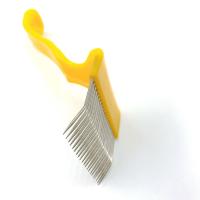 China Red Yellow Honey Beekeeping Equipment Fork With 21 Pin Needle for sale