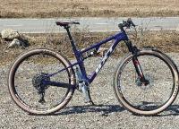 China Carbon Full Suspension Mountain Bike 29er 11 Speed Disc Brake MTB Bicycle T1000 Frame for sale