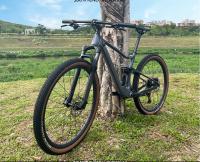 China Customizable 11 Speed Full Carbon Fiber Bicycle With Rockshox Fork for sale