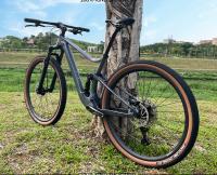 China Customizable 11 Speed Full Carbon Fiber Bicycle With Rockshox Fork for sale