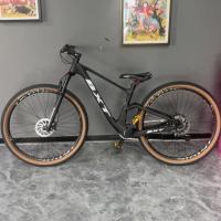 China 29er Carbon Fiber MTB Bike 11 Speed Disc Brake Complete Mountain Bike Customizable for sale