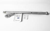 China 12 Kg Manual Torque Wrench Designed with Click Type Torque Release Locking Mechanism Providing Torque Application in Machinery Maintenance for sale