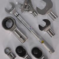 China 450 mm Length Manual Torque Wrench with ±3% Accuracy and Chrome Vanadium Steel Construction for sale
