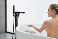 China Stainless Steel Rainfall Shower Head with Anti-Clog Nozzles and 2-3 Spray Modes for Home or Hotel for sale