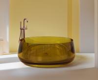 China Glossy Surface Finish Hotel Bathtub with Center Drain and Freestanding Installation for Luxury Hotel Bathrooms for sale