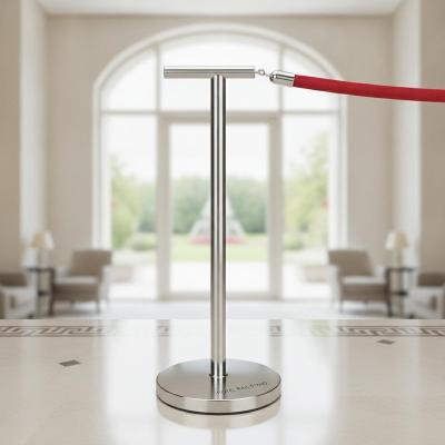 China Round Base Type Hotel Railing Stand 50 Cm Width Portability For Various Hospitality Settings for sale