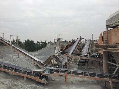 China TD Stone Rock Rubber Belt Conveyor 1400mm Width Carbon Steel Frame for sale