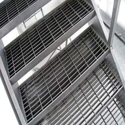 China Hot DIP Galvanized Steel Stair Tread Grating - 20-100mm Bearing Bars, 3-5kPa Load Capacity for sale