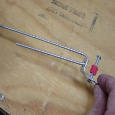 China 12 Gauge Galvanized Ceiling Hanger Wire with Pre-Tied 1/4