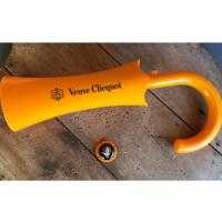 China Veuve Clicquot Wine Stopper And Pourer Carrier Dandy Bottle Stopper With Umbrella for sale