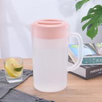 China Large Capacity Plastic Beer Pitcher Heat Resistant Plastic Water Jug With Lid 70oz for sale