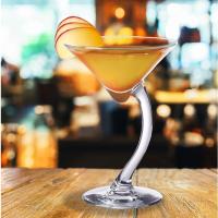 China Curved Stem Plastic Martini Glasses Bacardi Polycarbonate Cocktail Glasses for sale