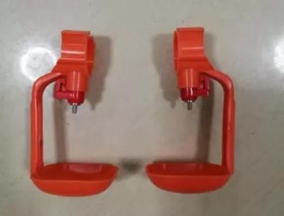 China Farms Chicken Nipple Drinker System 360 Degree Function With Cup for sale