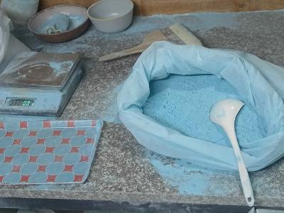 China 99.8% Blue Melamine Moulding Powder For Melamine Tableware for sale