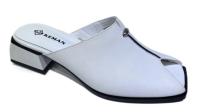 China Ladies Leather Sandals for sale