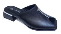 China Ladies Leather Sandals for sale