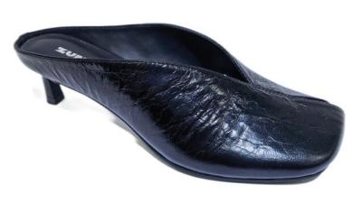 China Ladies Leather Sandals for sale