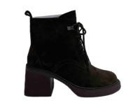 China Ladies Leather Boots for sale