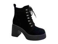 China Ladies Leather Boots for sale