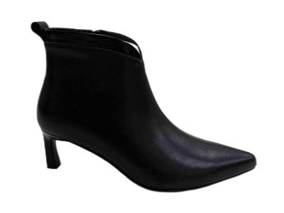 China Ladies Leather Boots for sale