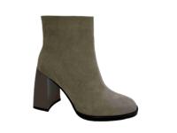China Ladies Leather Boots for sale