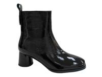 China Ladies Leather Boots for sale