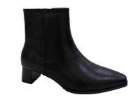 China Ladies Leather Boots for sale