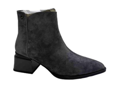 China Ladies Leather Boots for sale