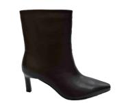 China Ladies Leather Boots for sale