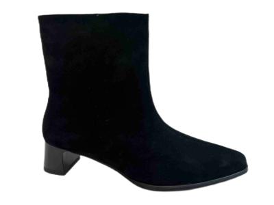 China Ladies Leather Boots for sale
