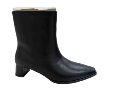 China Ladies Leather Boots for sale