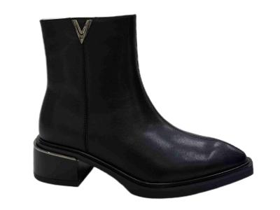 China Ladies Leather Boots for sale