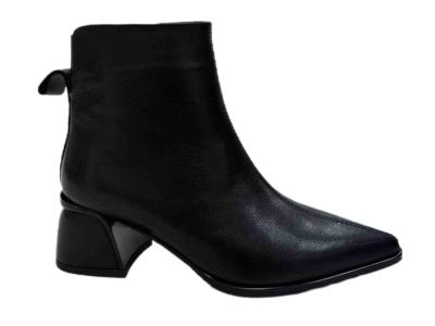 China Ladies Leather Boots for sale