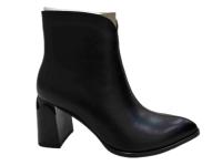China Ladies Leather Boots for sale