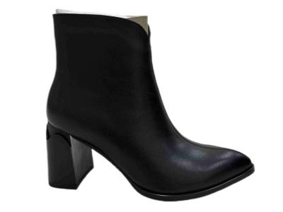 China Ladies Leather Boots for sale