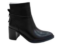China Ladies Leather Boots for sale