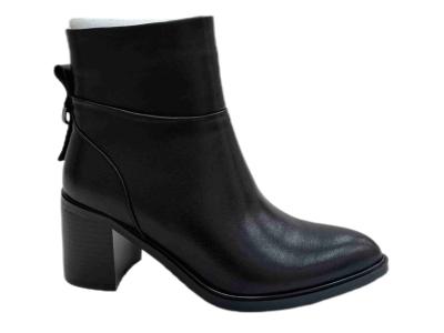 China Ladies Leather Boots for sale