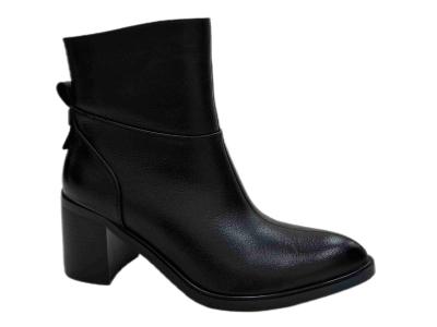 China Ladies Leather Boots for sale