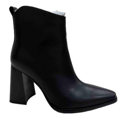 China Ladies Leather Boots for sale