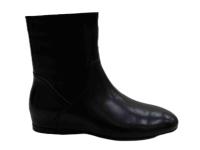 China Ladies Leather Boots for sale