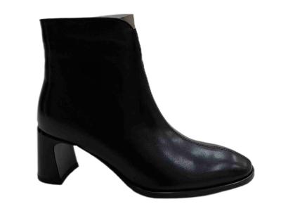 China Ladies Leather Boots for sale