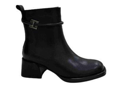 China Ladies Leather Boots for sale