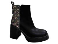 China Ladies Leather Boots for sale