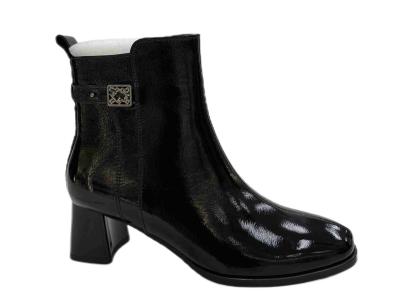 China Ladies Leather Boots for sale