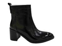 China Ladies Leather Boots for sale