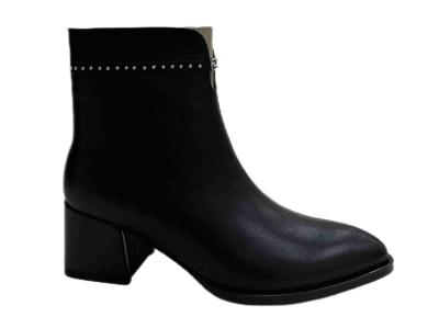 China Ladies Leather Boots for sale