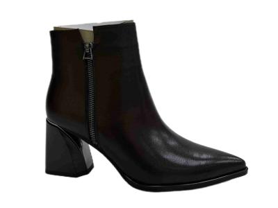 China Ladies Leather Boots for sale