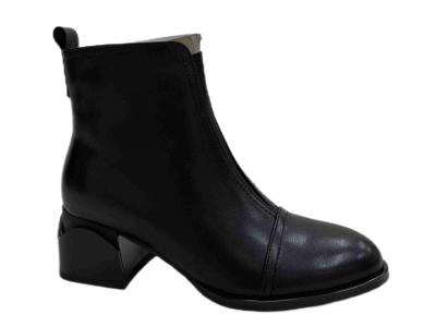 China Ladies Leather Boots for sale