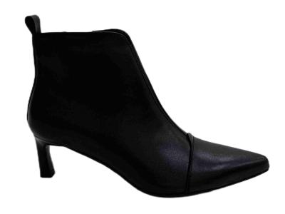 China Ladies Leather Boots for sale