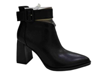 China Ladies Leather Boots for sale